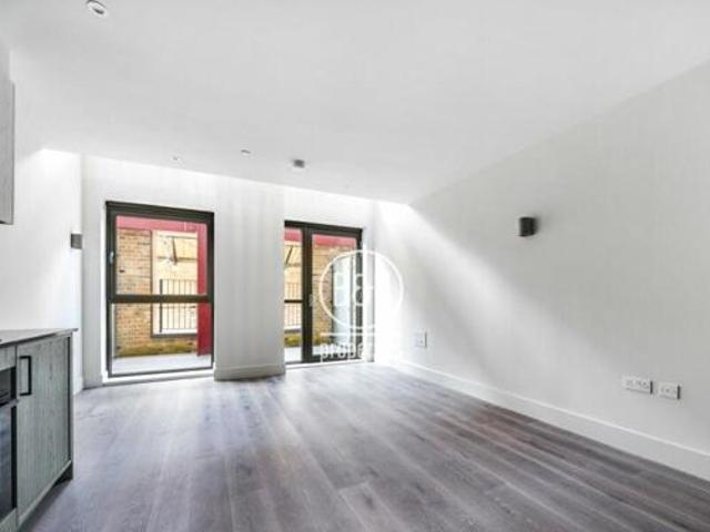 3 Bedroom Apartment For Rent In Royal Arsernal Riverside, London