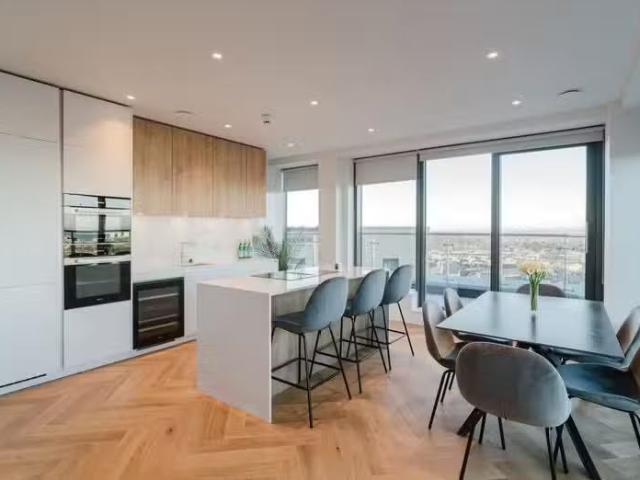3 bedroom apartment for rent in St James Place, Edinburgh, Mid.