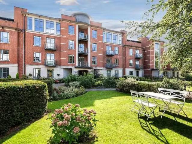 3 bedroom apartment for rent in St James Place, 34 George Road.