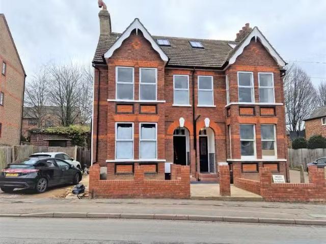 3 bedroom apartment for rent in Stanhope Road, St. Albans, Her.
