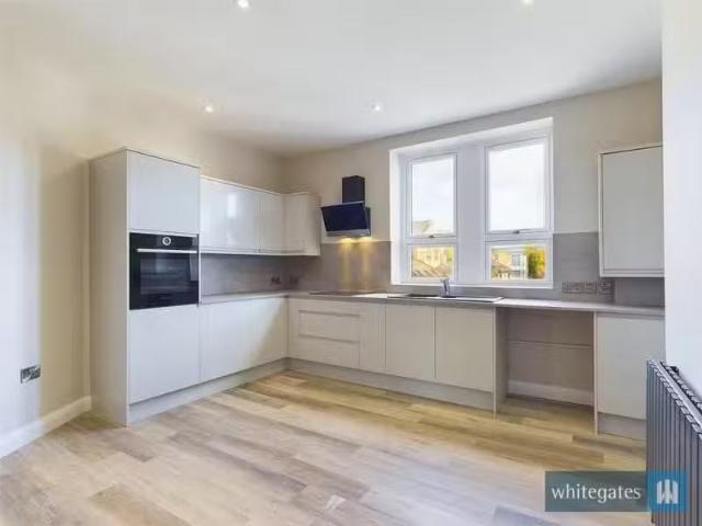 3 bedroom apartment for rent in Station Road, Clayton, Bradfor.