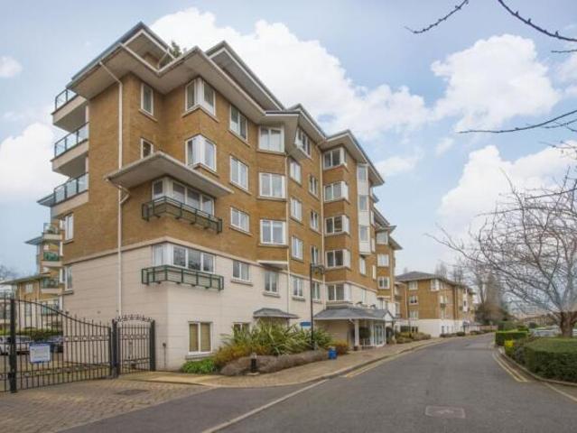 3 bedroom apartment for rent in Strand Drive, Richmond TW9
