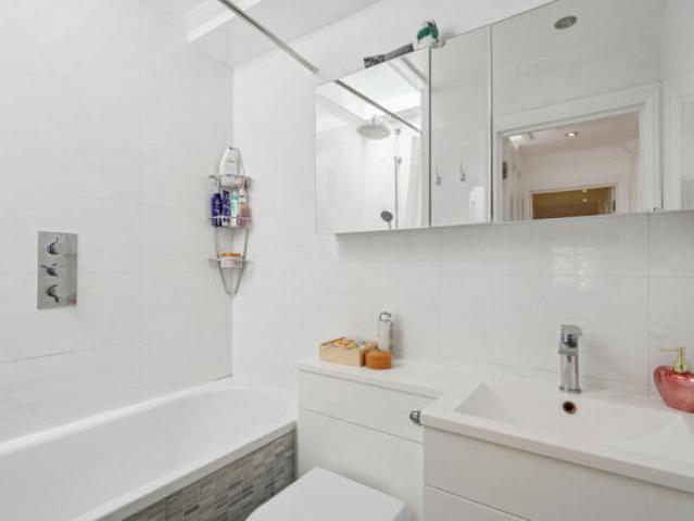 3 bedroom apartment for rent in Sussex Gardens, London, W2