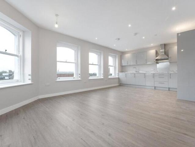 3 bedroom apartment for rent in Sutton Court Road, Sutton, SM1