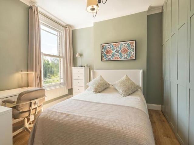 3 bedroom apartment for rent in SW19 8JG, SW19