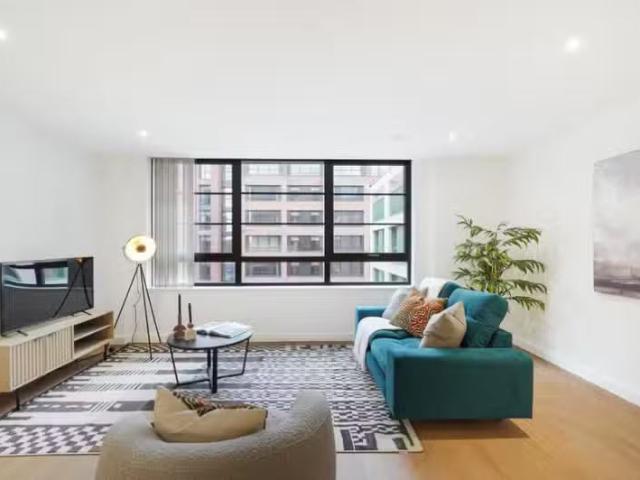 3 bedroom apartment for rent in Sadlers Place, B5