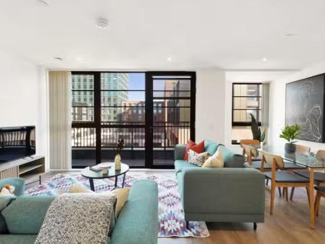 3 bedroom apartment for rent in Sadlers Place, B5