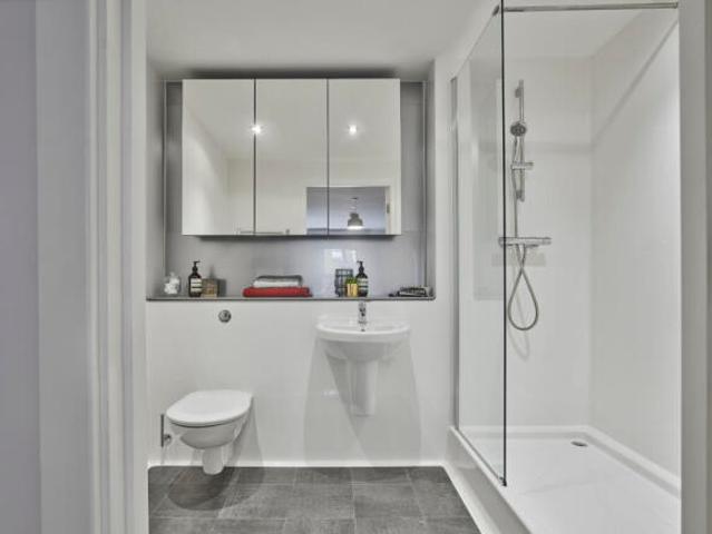 3 bedroom apartment for rent in Salford Quays Salford M50