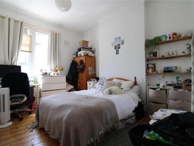 3 bedroom apartment for rent in Saltoun Road, London, SW2
