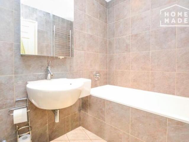 3 bedroom apartment for rent in Sandringham Court, Westleigh Avenue, Putney, SW15