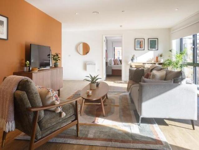 3 bedroom apartment for rent in Saxton Lane, Leeds, West Yorkshire, LS9