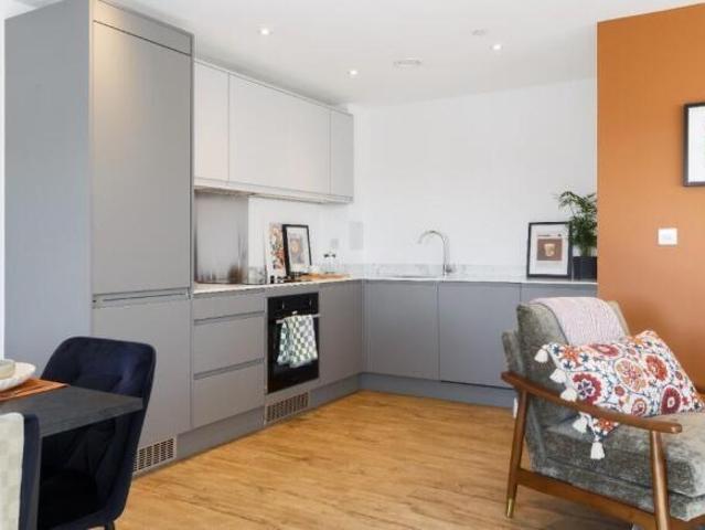 3 bedroom apartment for rent in Saxton Lane, Leeds, West Yorkshire, LS9