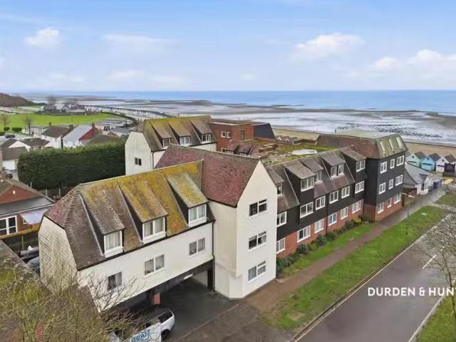 3 bedroom apartment for rent in Seaview Avenue, West Mersea, CO5