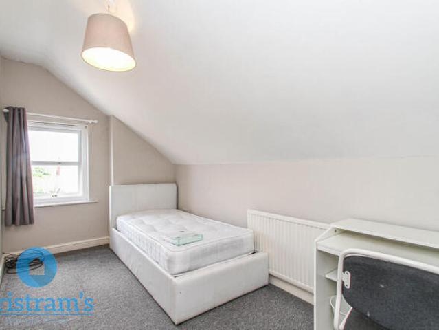 3 bedroom apartment for rent in Seely Road, Nottingham, NG7