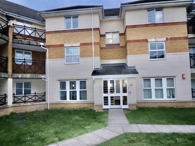 3 bedroom apartment for rent in Sewell Close Chafford Hundred RM16