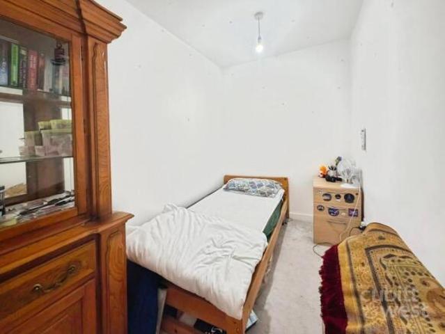 3 bedroom apartment for rent in DEPOSIT ALTERNATIVE AVAILABLE Shirley Avenue Southsea PO4