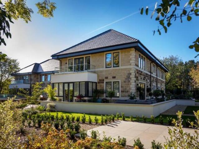 3 bedroom apartment for rent in Silver Gates, Wigton Lane, Leeds, LS17