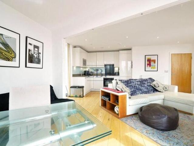3 bedroom apartment for rent in Sky View Tower, 12 High Street, Stratford, E15