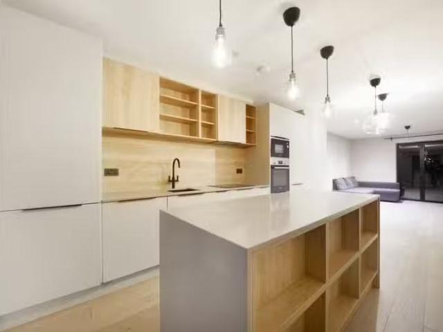 3 bedroom apartment for rent in South Park Hill Road, South Cr.