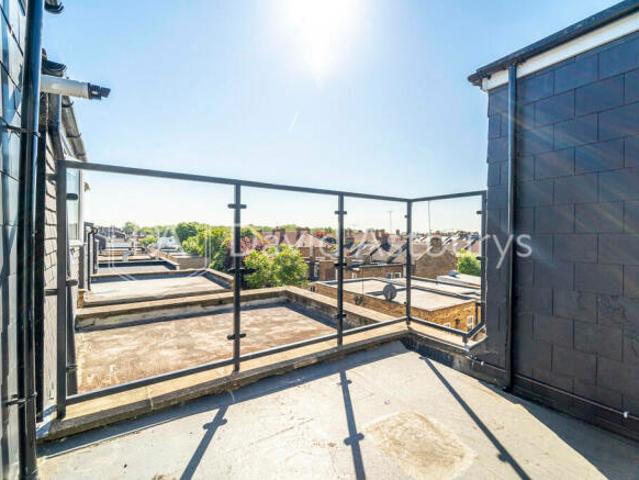 3 bedroom apartment for rent in Turnpike Lane, Hornsey, London, N8