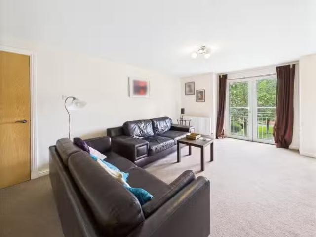 3 bedroom apartment for rent in Tytler Court, Abbeyhill, Edinb.