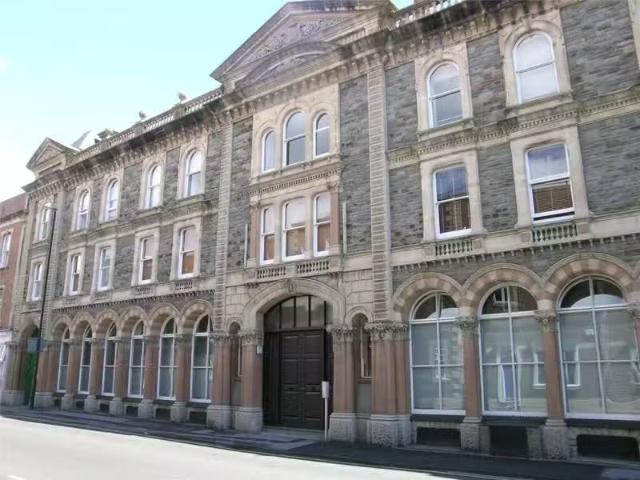 3 bedroom apartment for rent in The Atrium, 60 Redcliff Street.