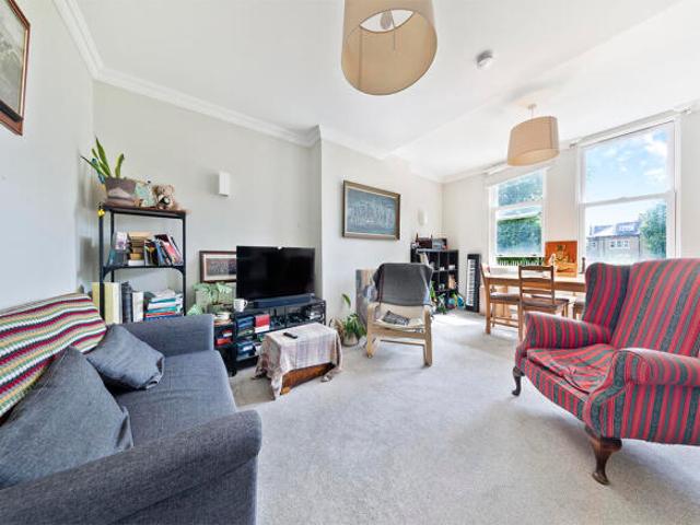 3 bedroom apartment for rent in The Gardens, East Dulwich London SE22