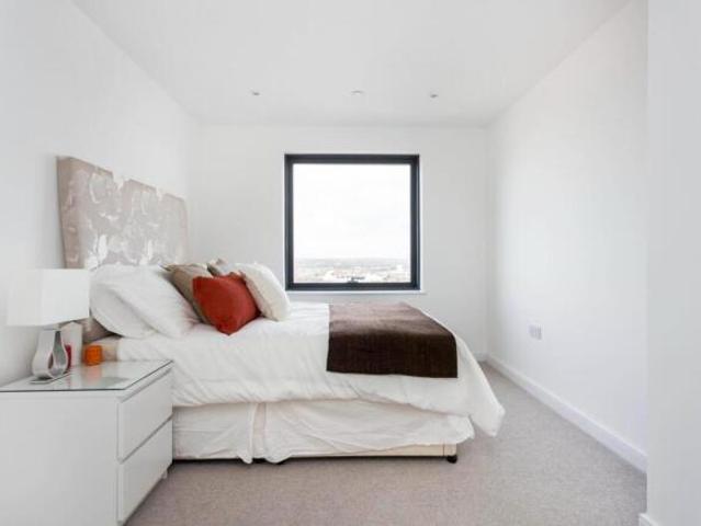 3 bedroom apartment for rent in The Hawkins Tower, Admirals Quay, Ocean Village, Southampton, SO14