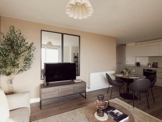 3 bedroom apartment for rent in The Junction, Whitehall, Leeds, West Yorkshire, LS12