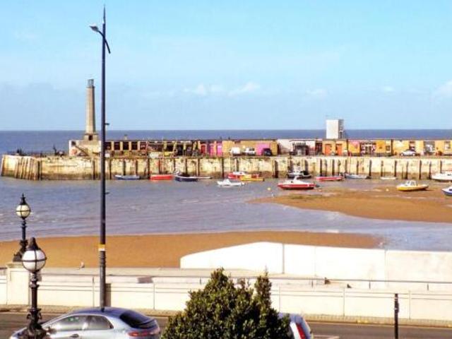 3 bedroom apartment for rent in The Parade, Margate, CT9
