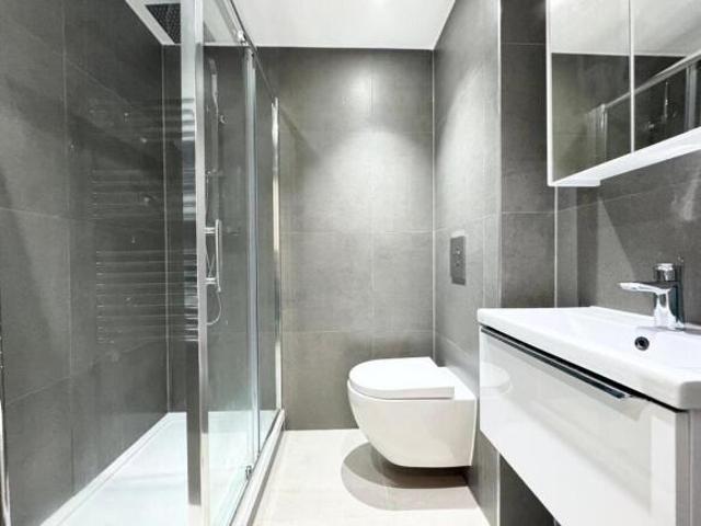 3 bedroom apartment for rent in Thurlow Park Road, SE21