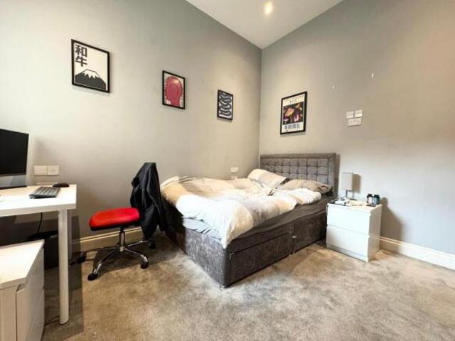 3 bedroom apartment for rent in Thurlow Park Road, SE21