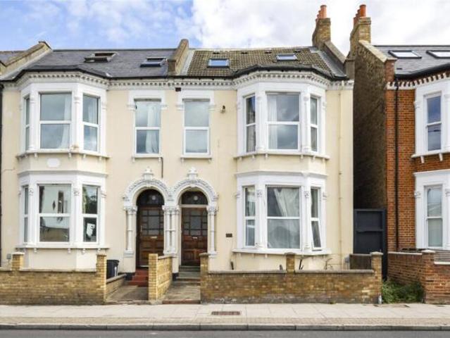 3 bedroom apartment for rent in Tooting Bec Road, Tooting, London, SW17