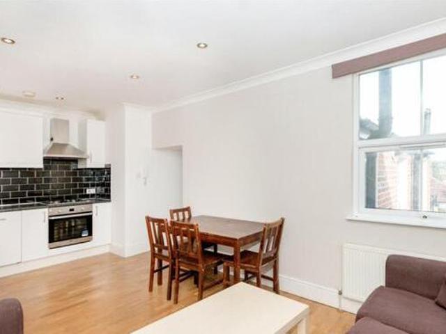 3 Bedroom Apartment For Rent In Tooting, London
