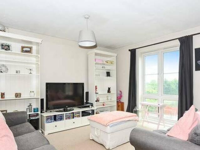3 bedroom apartment for rent in Trevelyan Court Windsor SL4