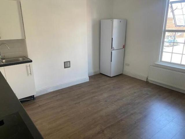 3 bedroom apartment for rent in Upper Clapton Road, London, E5