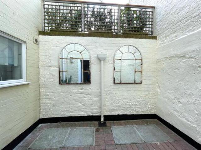 3 bedroom apartment for rent in Victoria Parade, Broadstairs, CT10