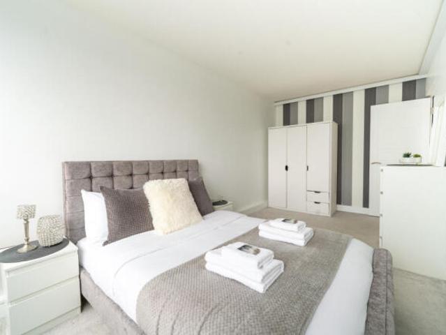 3 bedroom apartment for rent in Wye Street, London, SW11