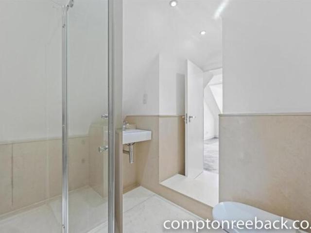 3 bedroom apartment for rent in Walm Lane, NW2