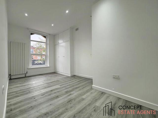 3 bedroom apartment for rent in Walworth Road, London, SE17