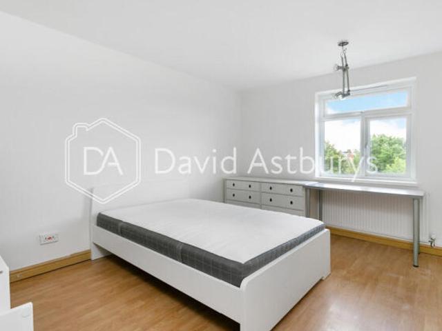 3 bedroom apartment for rent in Waterfall Road, Arnos Grove, London, N11