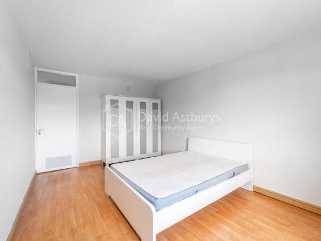 3 bedroom apartment for rent in Waterfall Road, Arnos Grove, London, N11