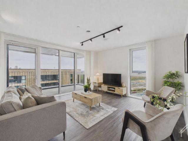 3 bedroom apartment for rent in Waterway, North Kensington London NW10