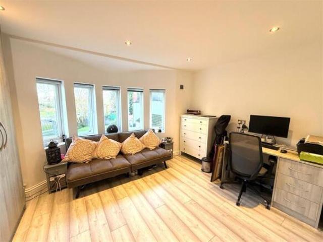 3 bedroom apartment for rent in Watford Way, Mill Hill, NW7
