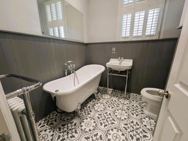 3 bedroom apartment for rent in West Hill, London, SW15 3SL, SW15