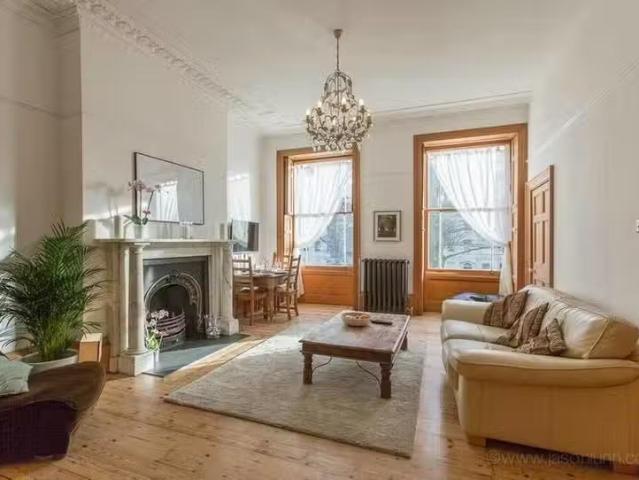 3 bedroom apartment for rent in West Mall, BS8