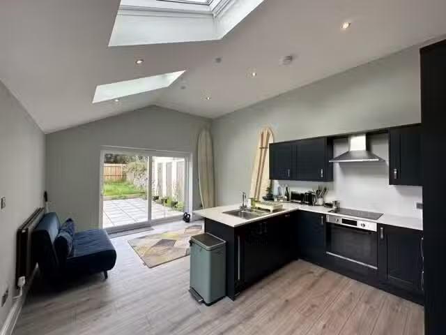 3 bedroom apartment for rent in Westbourne Road, PENARTH, CF64