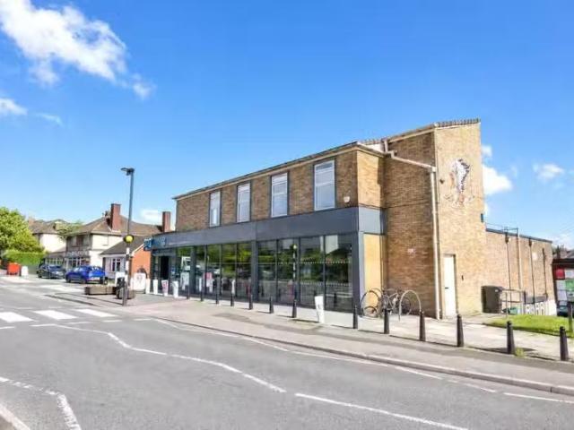 3 bedroom apartment for rent in Weston Road, Long Ashton, Bris.