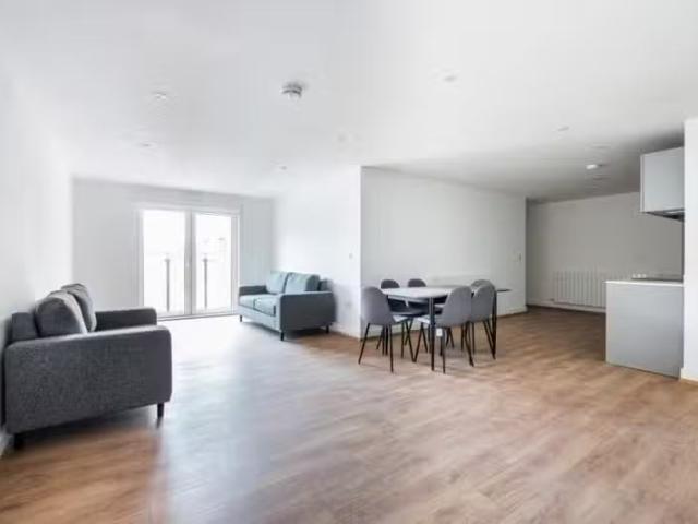 3 bedroom apartment for rent in Whyteleafe House, Well Farm Ro.