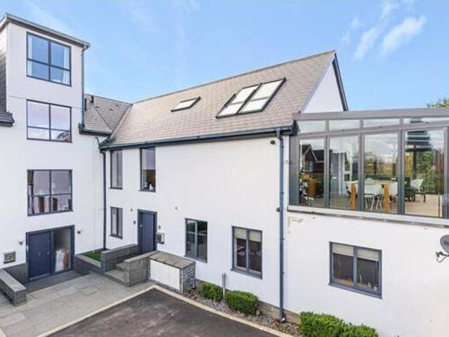 3 Bedroom Apartment For Rent In Wigton Lane, Alwoodley